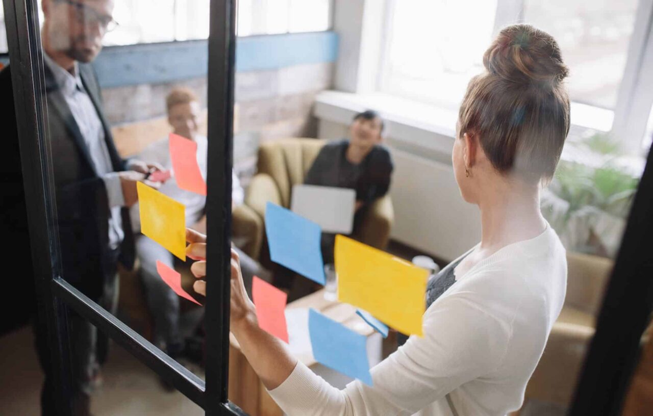 Agile Project Management: Benefits, Pitfalls, and How It Works